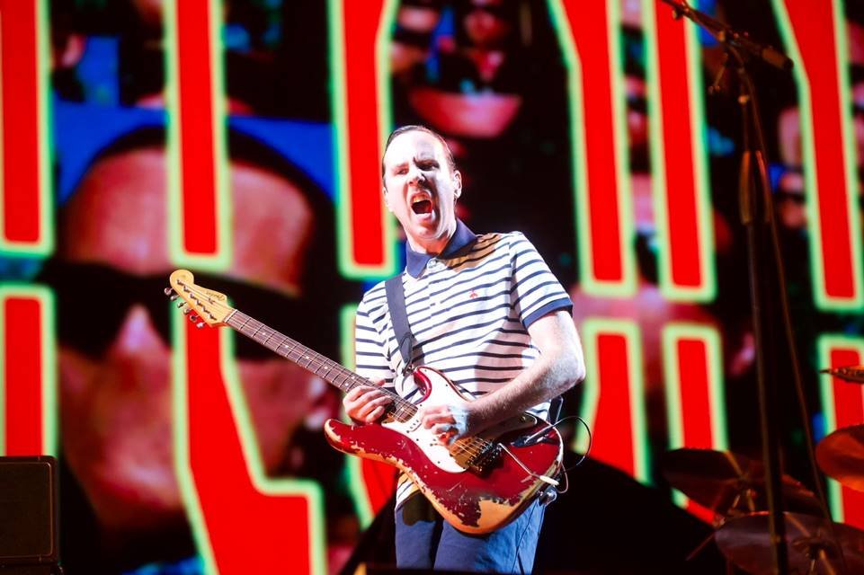 Red Hot Chili Peppers empolga fãs com show vibrante em Brasília ...