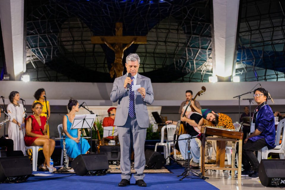 Orquestra Mundana Refugi se apresenta em show emocionante na Catedral ...
