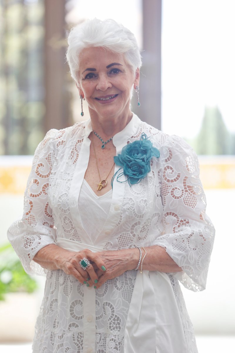 Colunista Jane Godoy celebra 80 anos e esbanja alegria e elegância ...