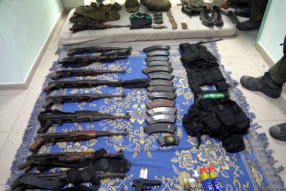 Israel mostra armas que estariam no maior hospital de Gaza. Veja vídeo ...