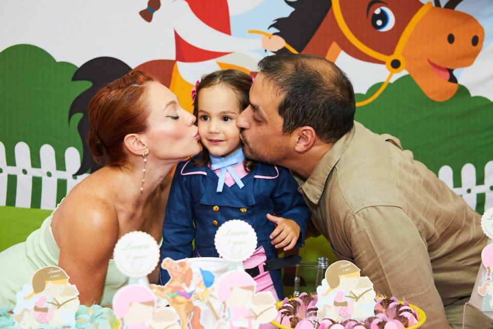 Laura Guth Estevão celebra 3 anos em incrível festa com o tema hipismo ...