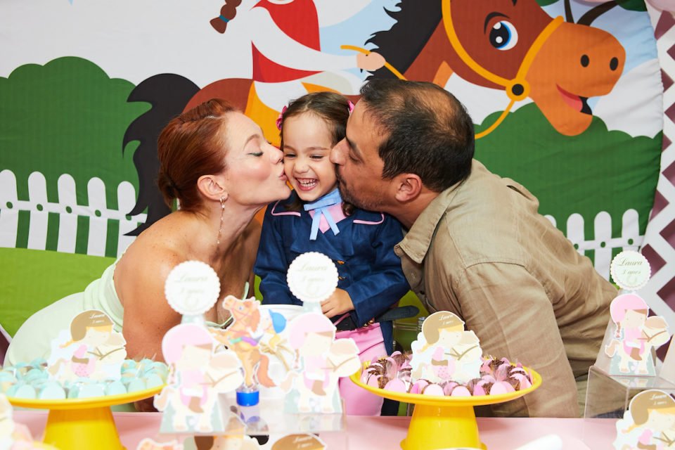 Laura Guth Estevão celebra 3 anos em incrível festa com o tema hipismo ...