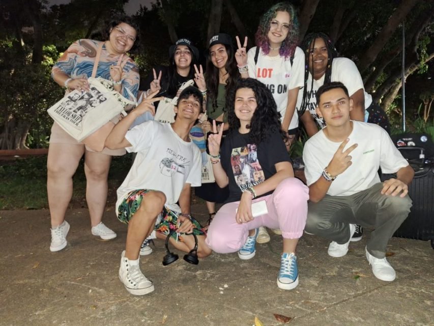 Taylor Swift: fãs se aglomeram perto de estádio para shows em SP ...