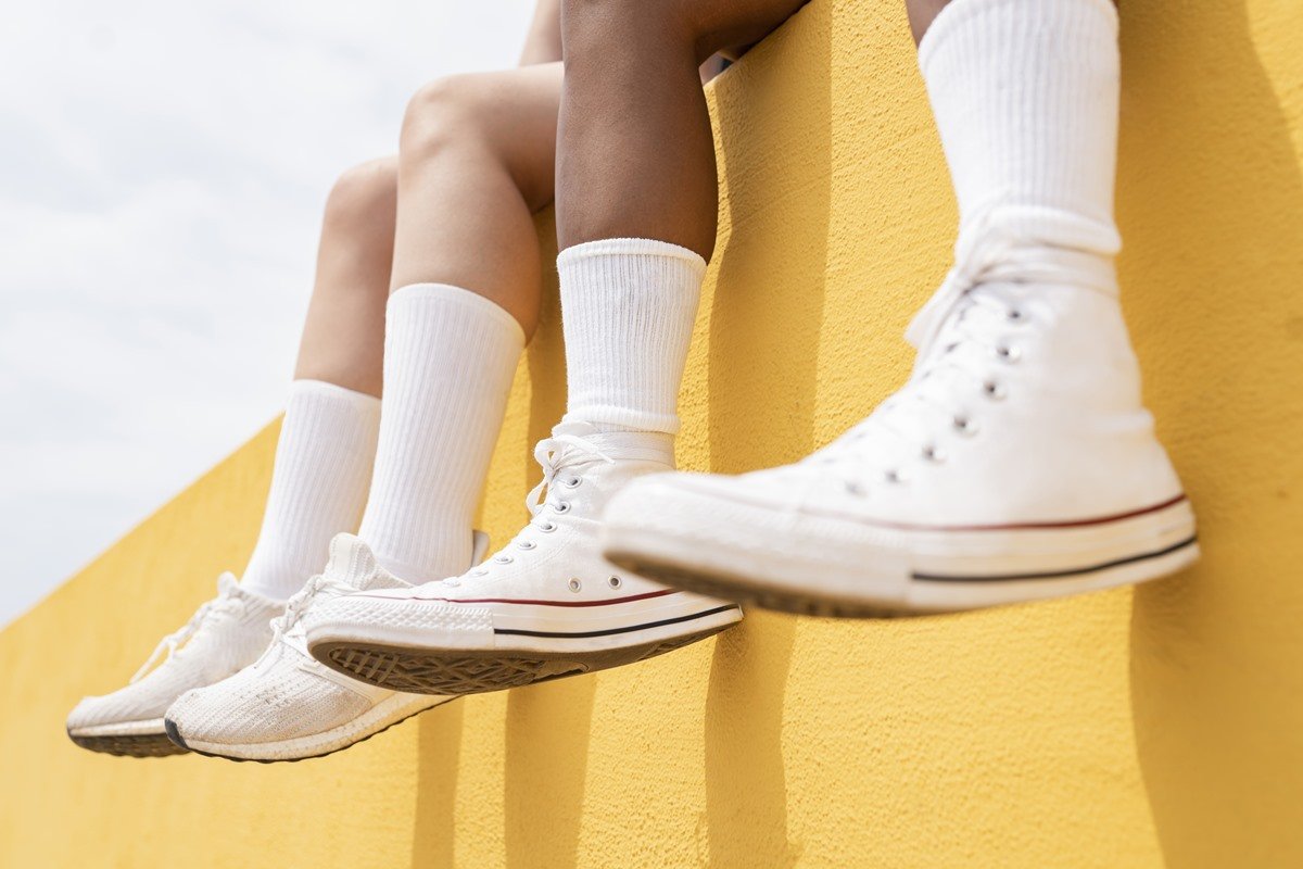 Aprenda a montar produções fashionistas com meias à mostra | Metrópoles