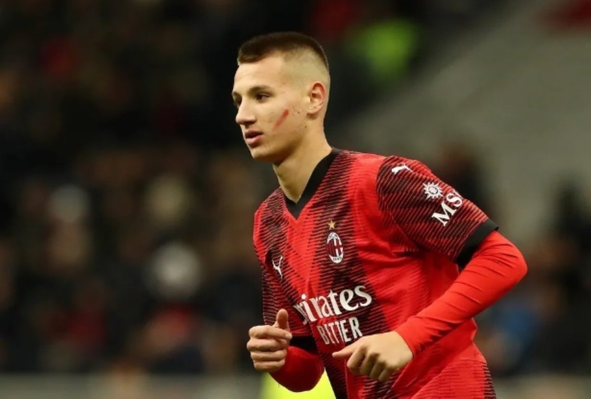 15 anos e mais de 500 gols: promessa da base estreia pelo Milan ...