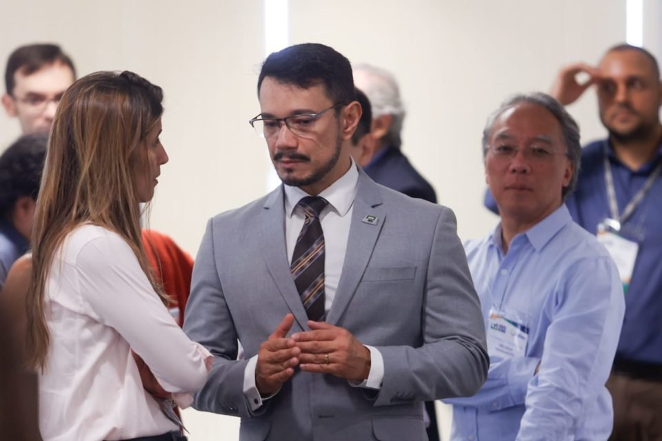 TSE dá início ao teste de segurança das urnas para eleições municipais ...