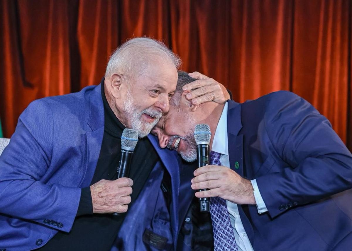Lula chama atenção por falta de Pimenta em evento, mas rasga elogios a ...