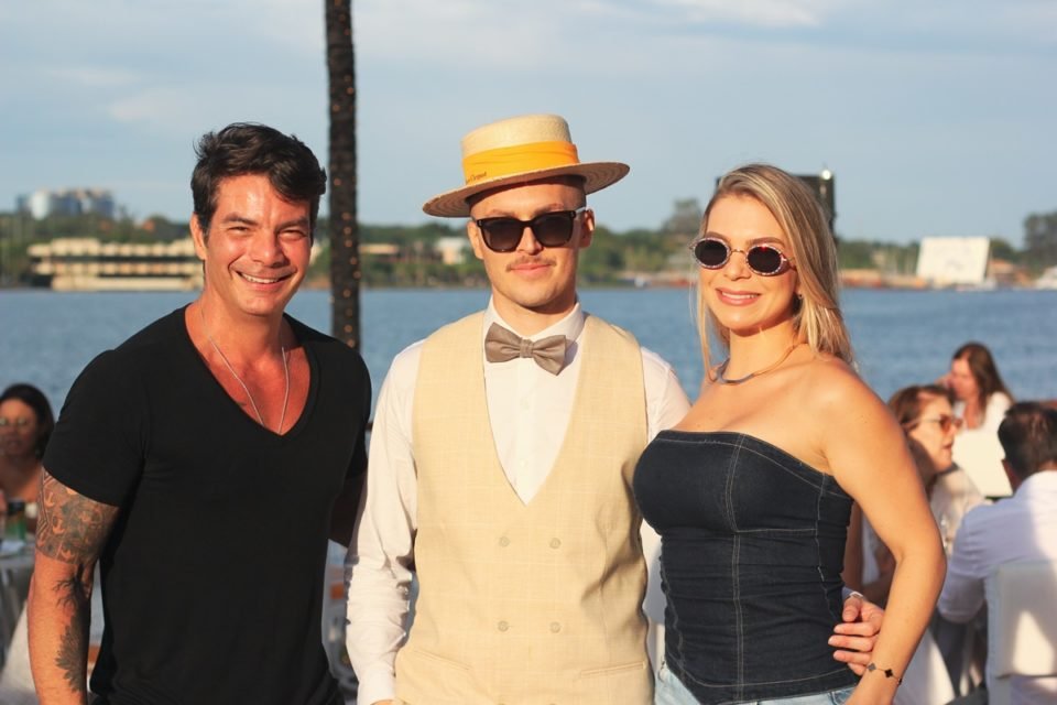 Edu Ganassin brinda nova idade com almoço entre amigos no Aragon ...