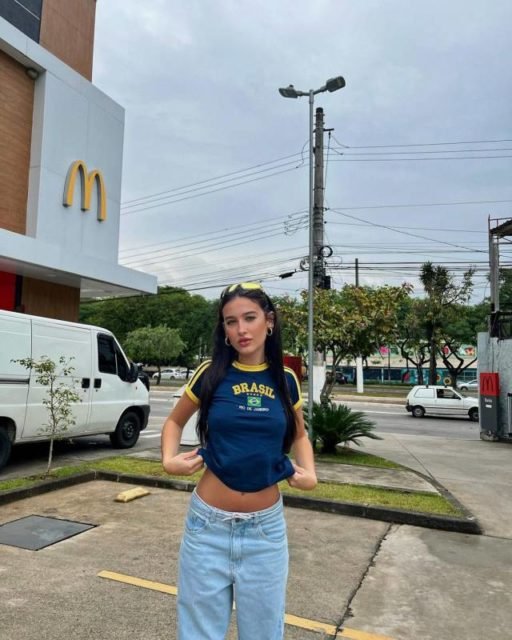 Baby look retorna como queridinha entre fashionistas | Metrópoles