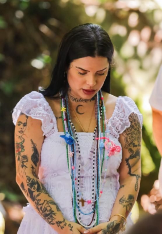 Delacruz se casa na umbanda com irmã da ex-BBB Maria | Metrópoles