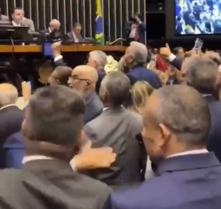 Vídeo Deputado Do Pt Dá Tapa Em Colega Em Sessão Com Lula Na Câmara
