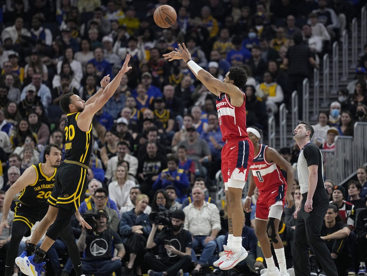 Curry vence duelo com Poole e Warriors engatam quarta vitória seguida ...
