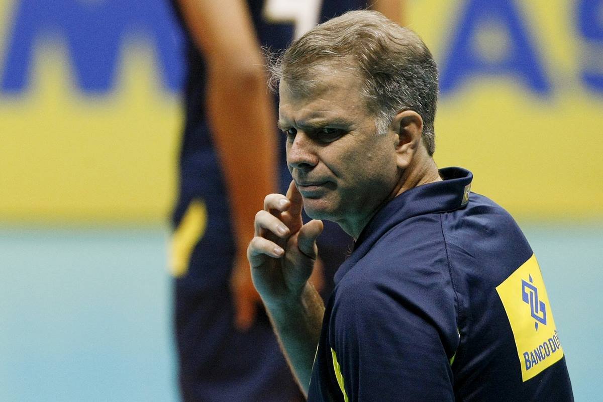Bernardinho volta a comandar a seleção masculina de vôlei; vídeo ...