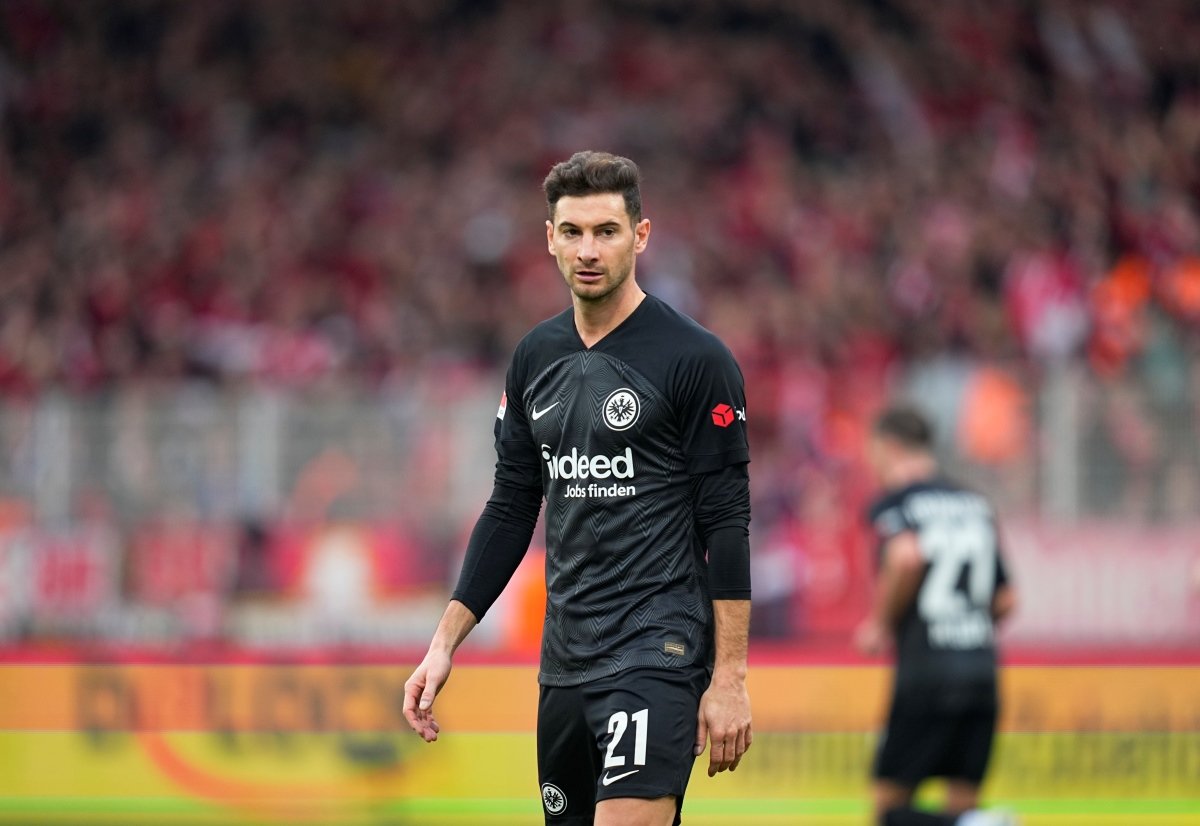 Internacional encaminha contratação de Alario, argentino do Frankfurt ...