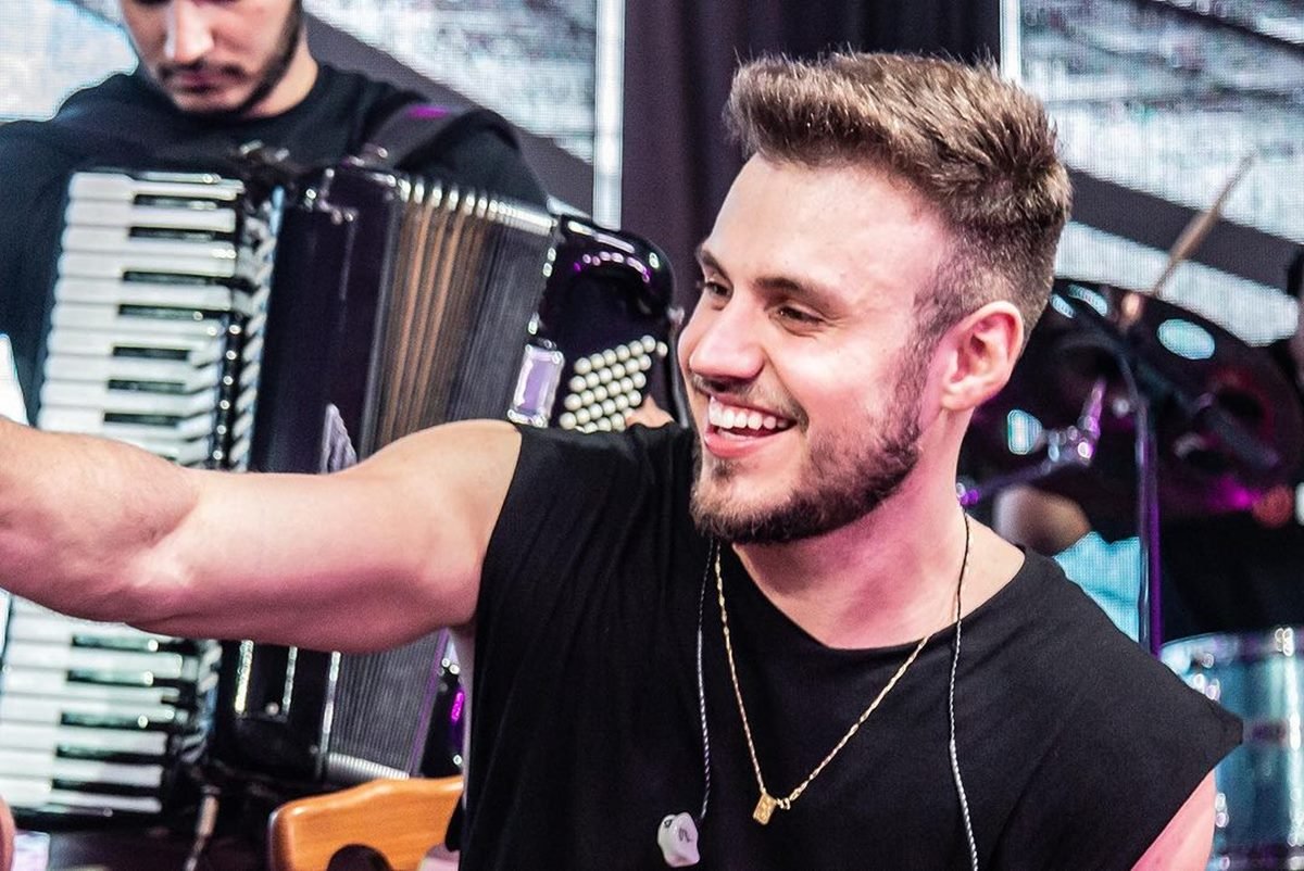 Após pedir celular nas redes, ex de Maiara revela situação financeira ...