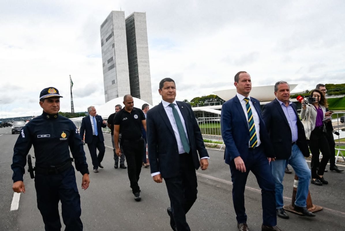 Cappelli ironiza Torres em ato por 8/1: “Secretário não está viajando ...