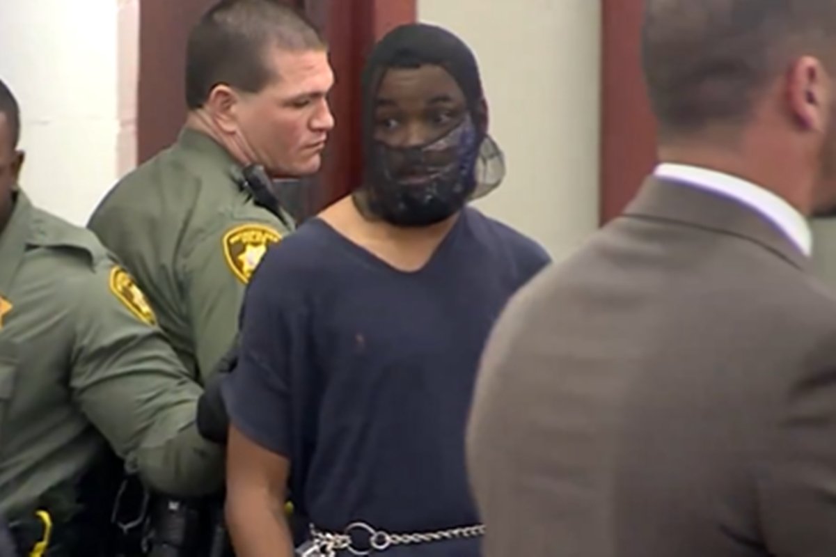 EUA: detento que bateu em juíza comparece a audiência com “focinheira ...