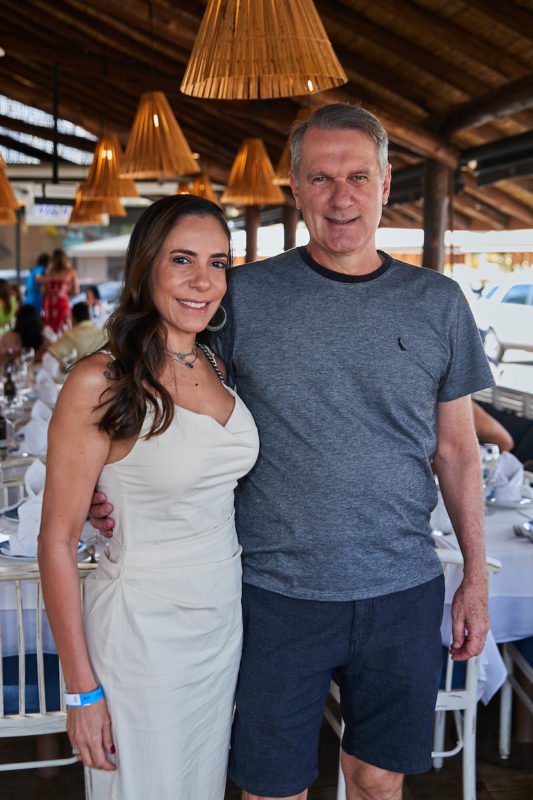 Tati Vartuli brinda aniversário com almoço entre amigos e familiares ...