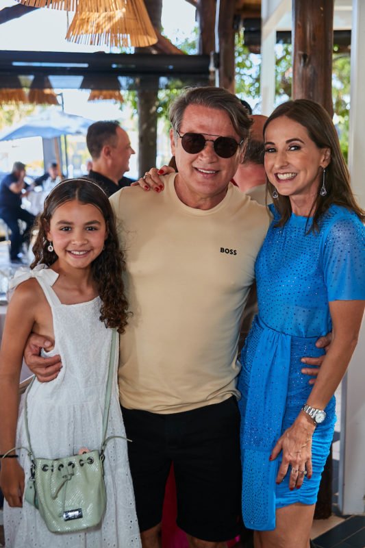 Tati Vartuli brinda aniversário com almoço entre amigos e familiares ...