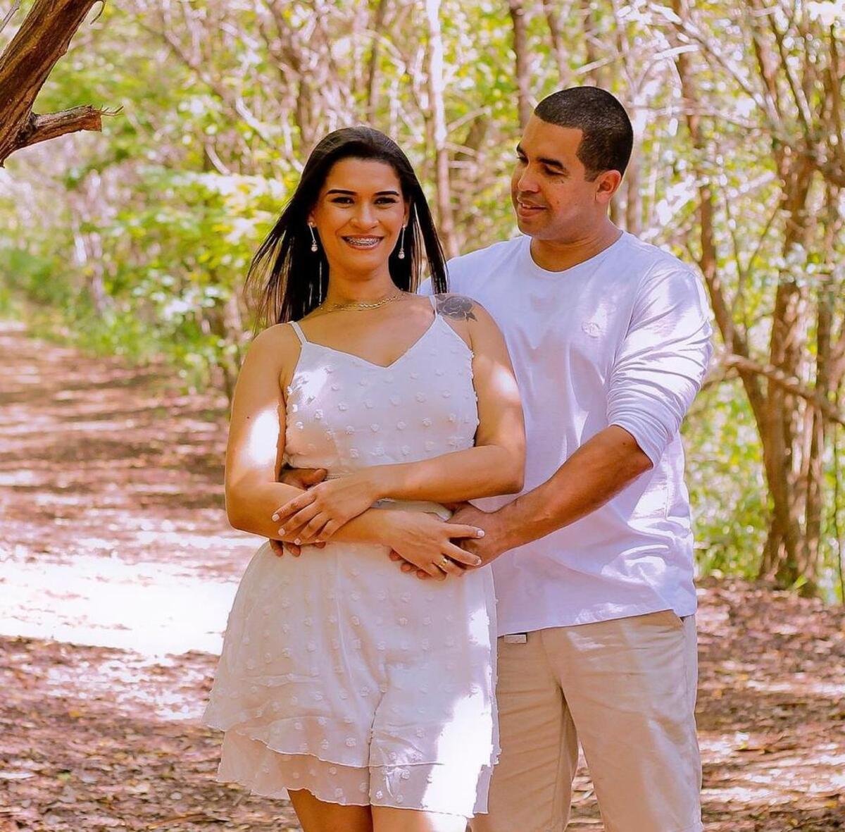 Saiba quem é a noiva que surpreendeu ao chegar de trator no casamento | Metrópoles