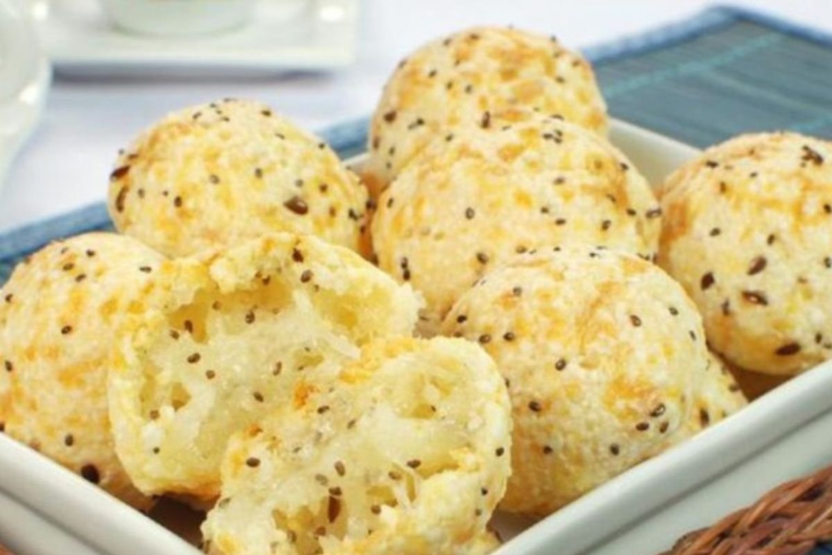 Faça em casa um pão de queijo com chia e linhaça que cabe na dieta ...