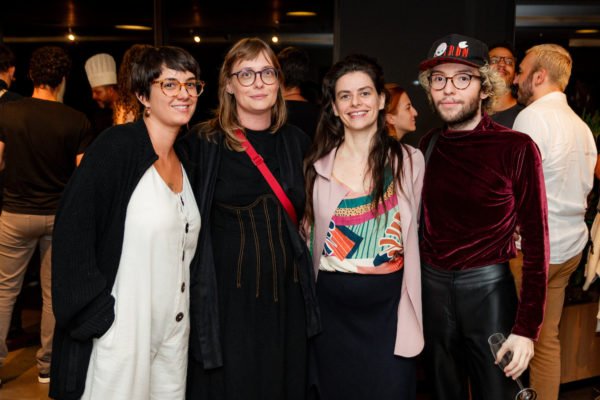 Berna Reale recebe convidados em coquetel de abertura da mostra Ruídos ...