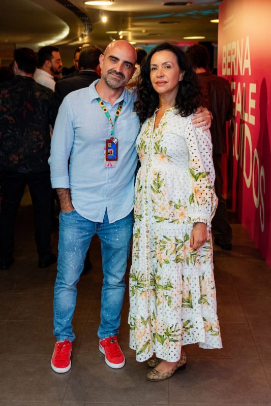 Berna Reale recebe convidados em coquetel de abertura da mostra Ruídos ...