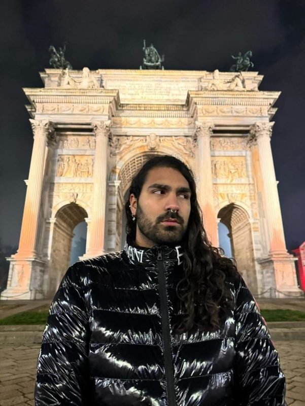 Dan Ross ilumina a Milão Fashion Week 2024 com estilo e estrelas ...