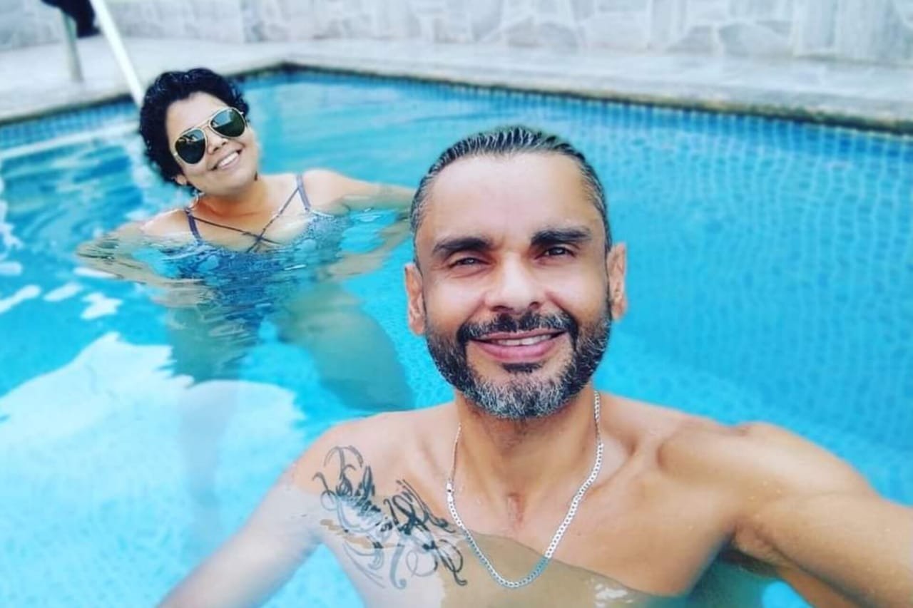 Noiva “se casa” sozinha após parceiro morrer um mês antes da data ...