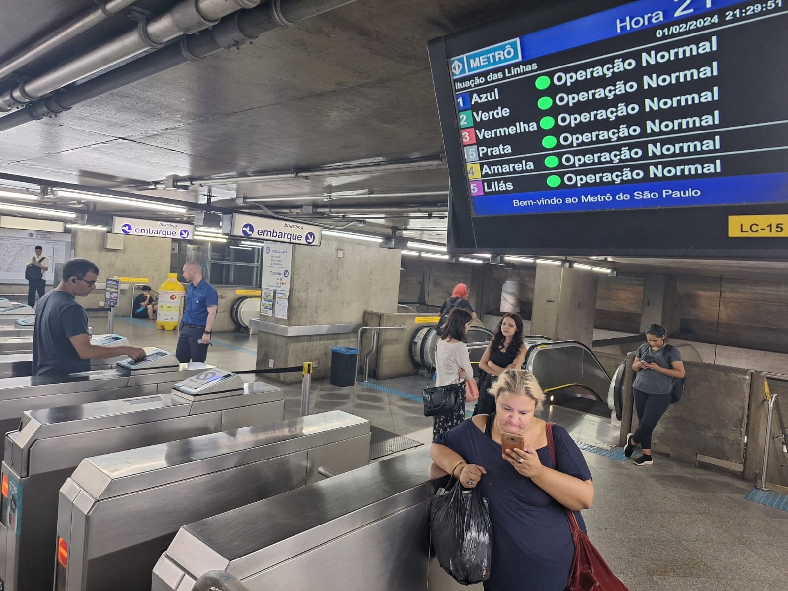 Metrô restabelece a circulação completa dos trens na Linha 3-Vermelha ...