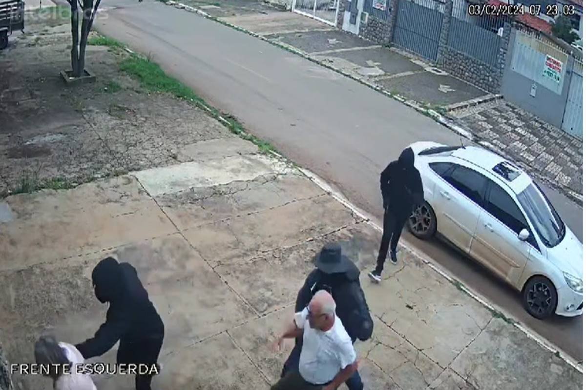 Vídeo: bandidos encapuzados capturam casal de Taguatinga e roubam casa ...