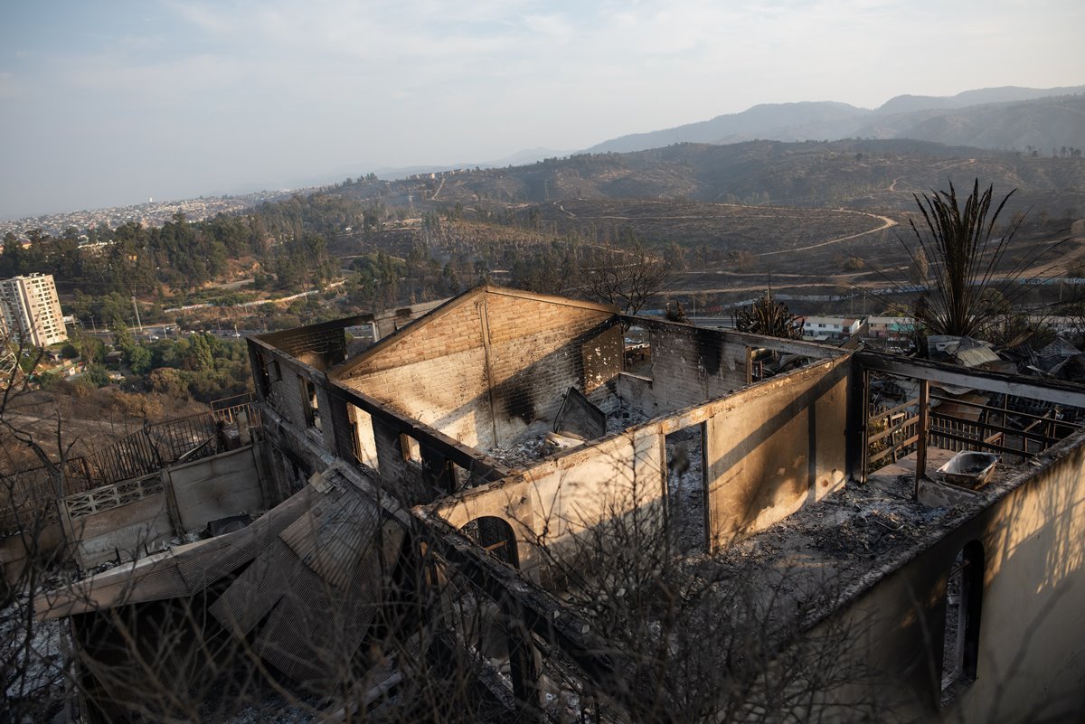 Chile: incêndios florestais deixam 112 mortos e 3 mil casas destruídas ...