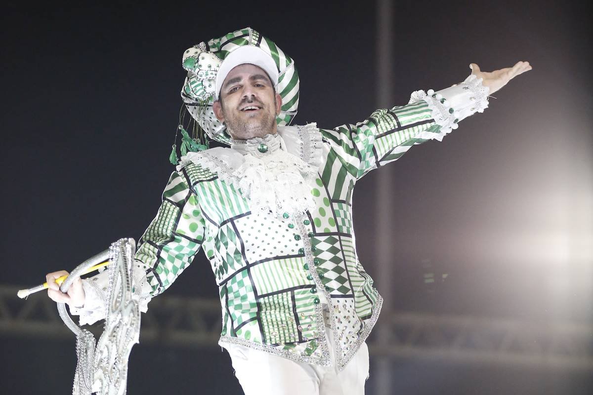 “Solteiro e muito feliz”, esclarece Marcelo Adnet após polêmicas | Metrópoles