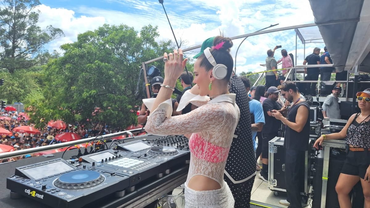 Carnaval: Alok leva milhares ao Ibirapuera em show de trio elétrico ...