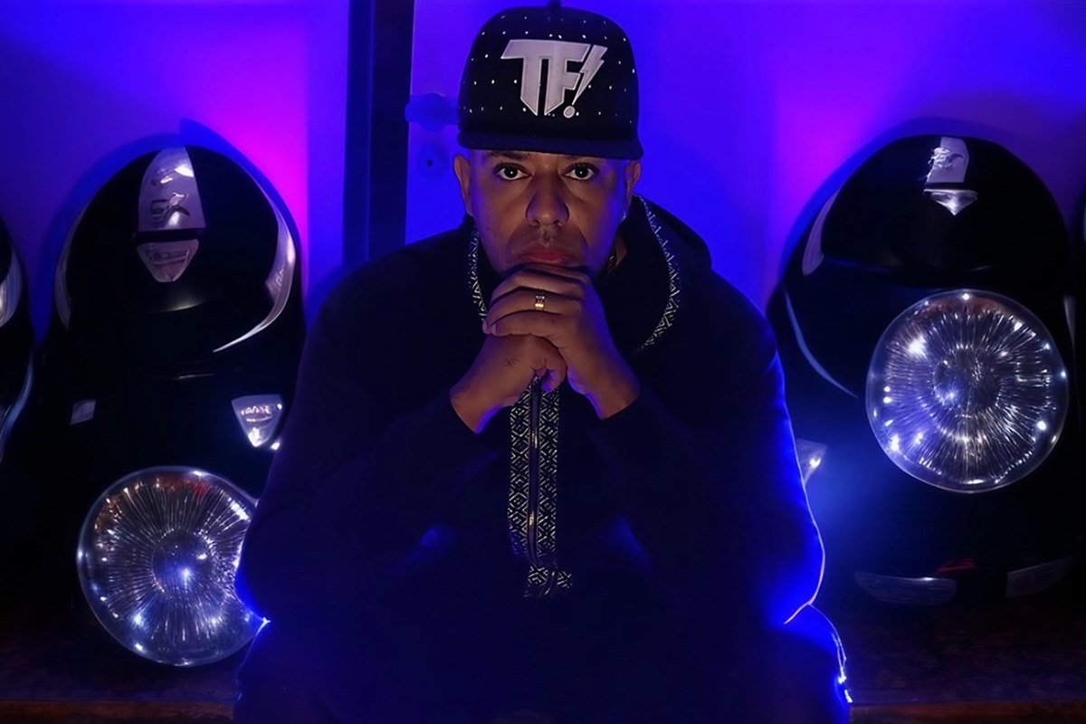 Com 3 décadas de palco, MC Koringa se reinventa no mundo do funk atual ...