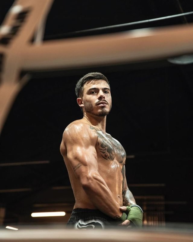 Thomaz Costa se irrita e agride filho de Otávio Mesquita: “Baixinho ...