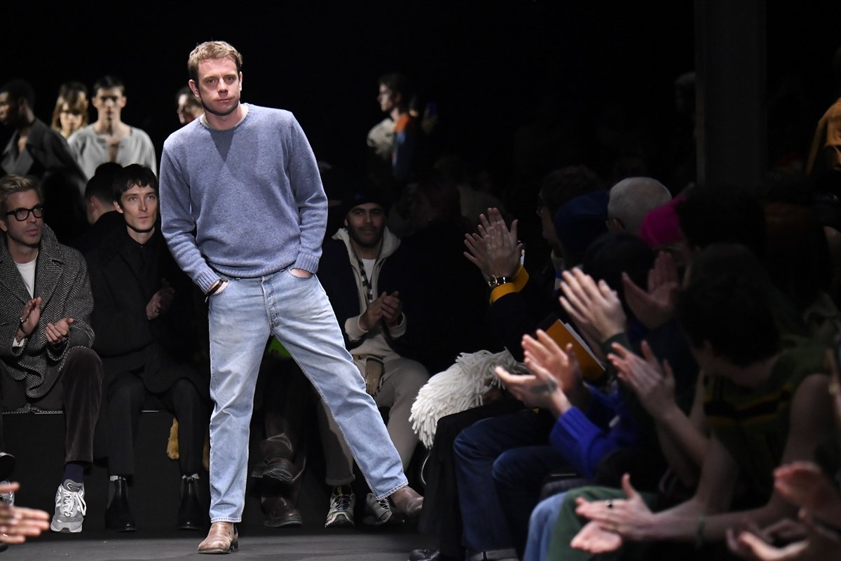 Por que Jonathan Anderson é um dos designers mais ousados da moda ...