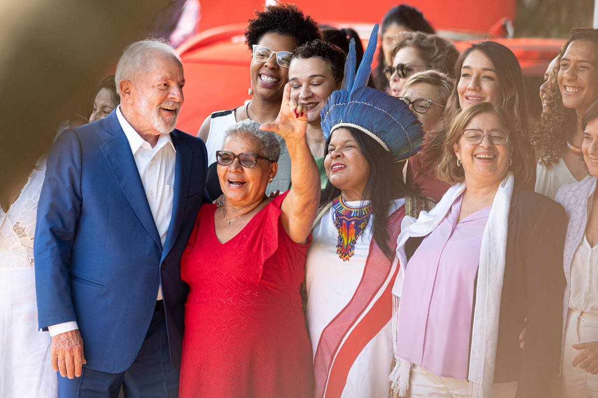 “Não é favor do governo”, diz Lula sobre políticas para mulheres ...