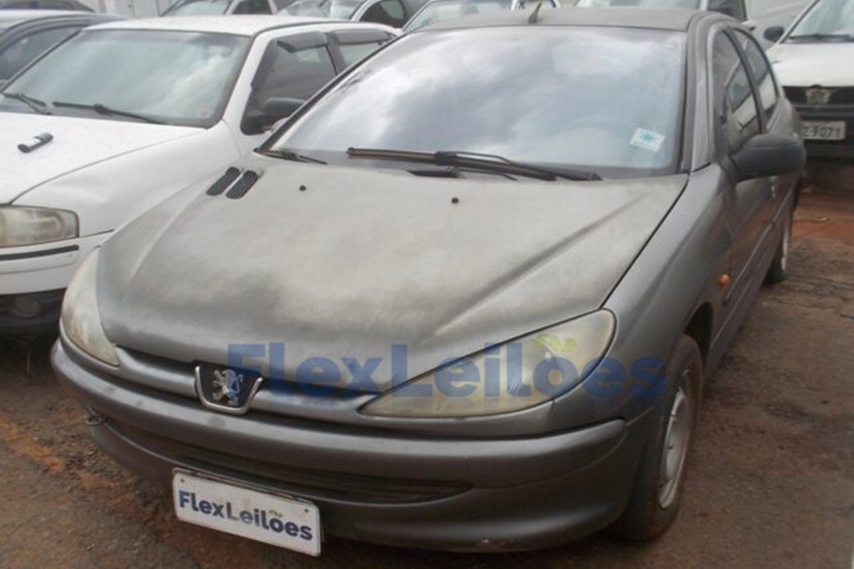 Mercedes, BMW e Land Rover: leilão no DF tem carros a partir de R$ 600 | Metrópoles