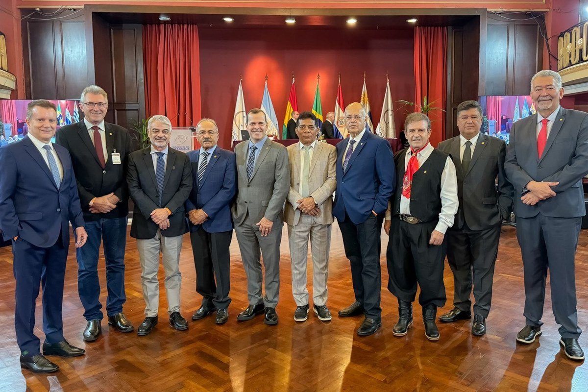 Deputado indiciado pela PF com Bolsonaro está fora do Brasil | Metrópoles