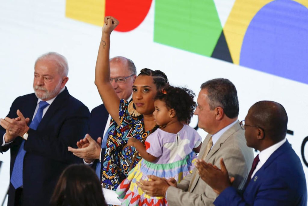 Lula sanciona lei que tipifica injúria racial como racismo | Metrópoles